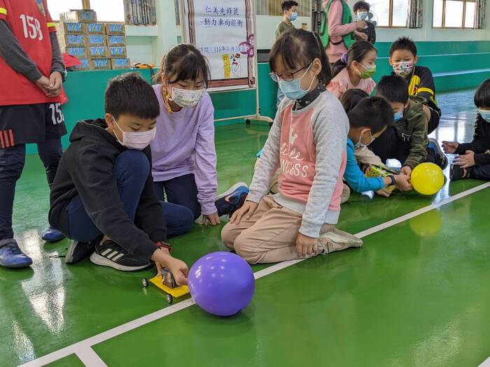 仁美先鋒號--動力車向前衝